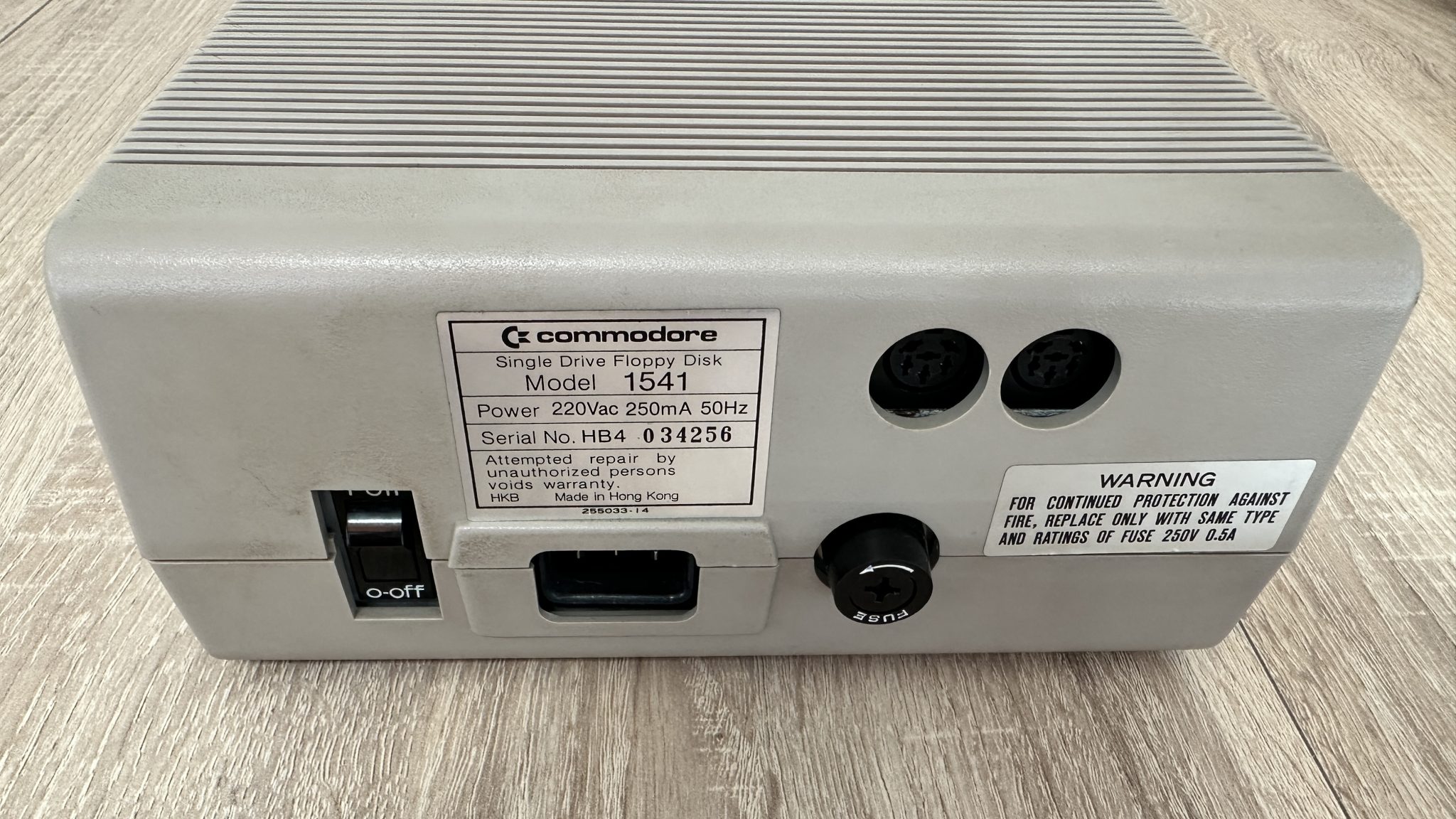 Commodore 1541 – Single Floppy Disk Drive 5.25″ – Mateo's Museum