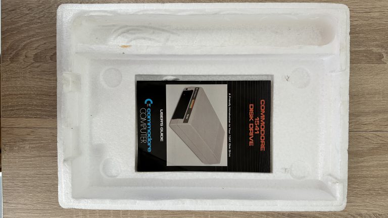 Commodore 1541 – Single Floppy Disk Drive 5.25″ – Mateo's Museum